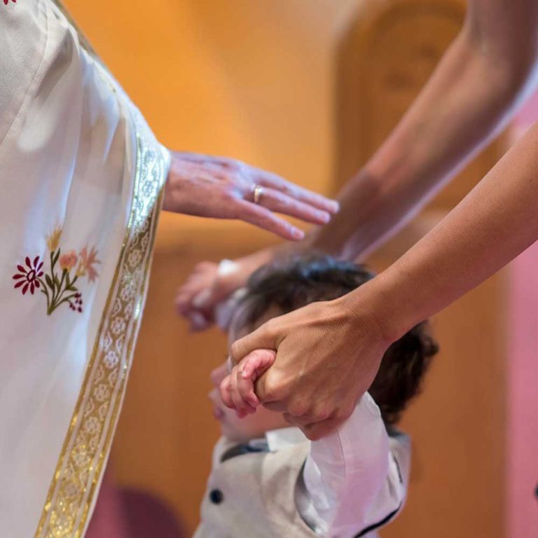 Can Lay People Give a Blessing at Communion? – The Southern Cross