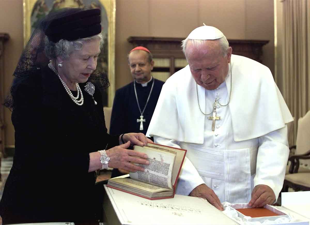 British Catholics, Pope Francis Pay Tribute to Queen Elizabeth II - The ...