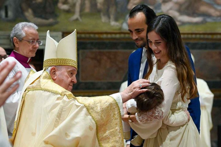 Pope baptises 13 babies, urges parents to teach them to pray - The ...