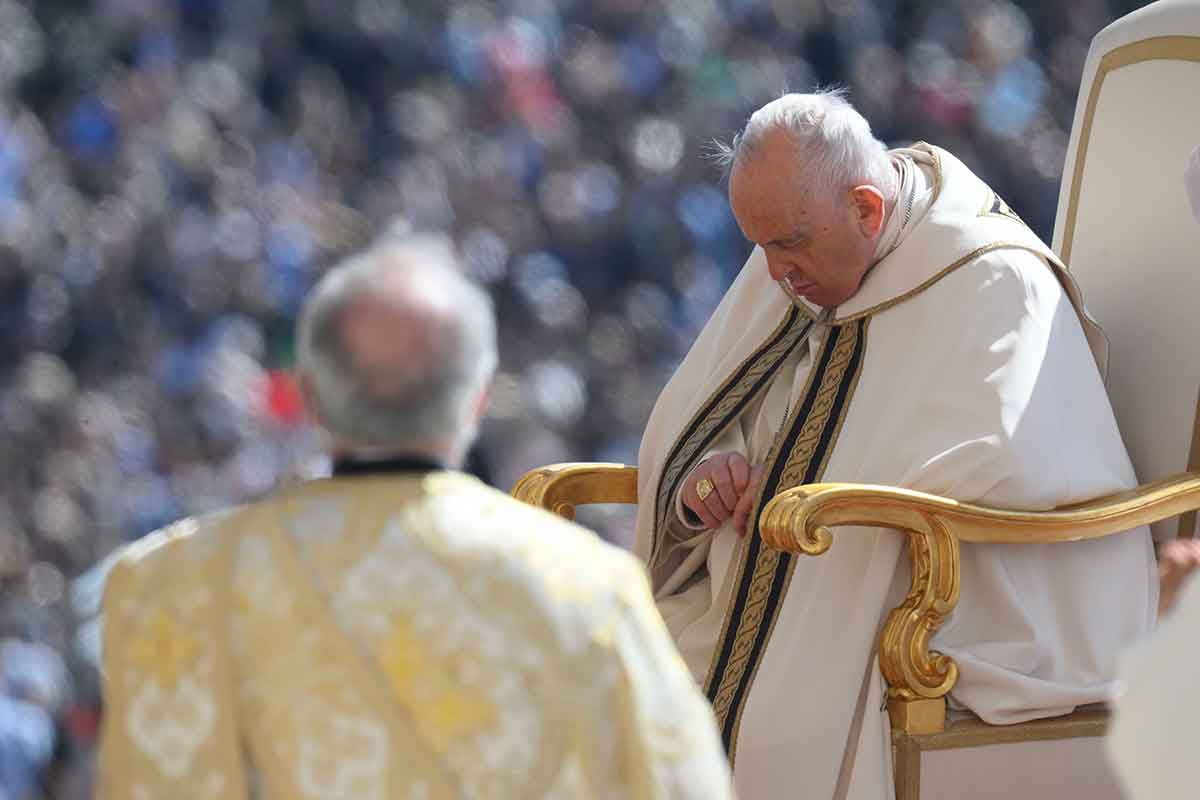 Pope prays that Easter joy would break through gloom of sin, war ...
