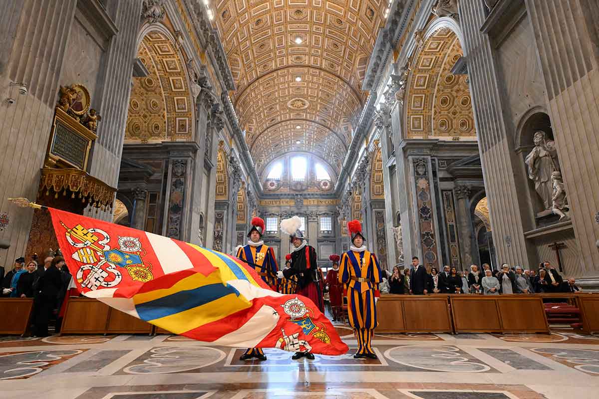 Every moment is a chance to live the Gospel, pope tells new Swiss ...