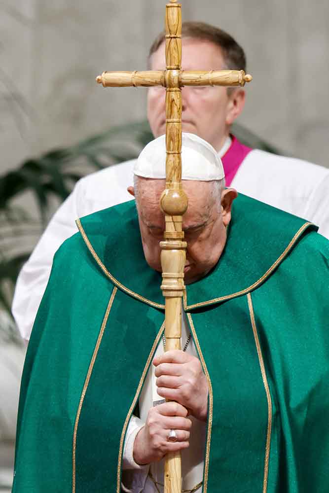 Pope: God's word cuts through the sea of chatter - Listen - The ...