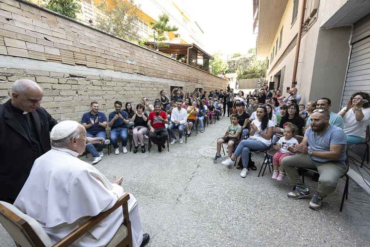 Pope: A Christian community listens to kids, accompanies the elderly ...
