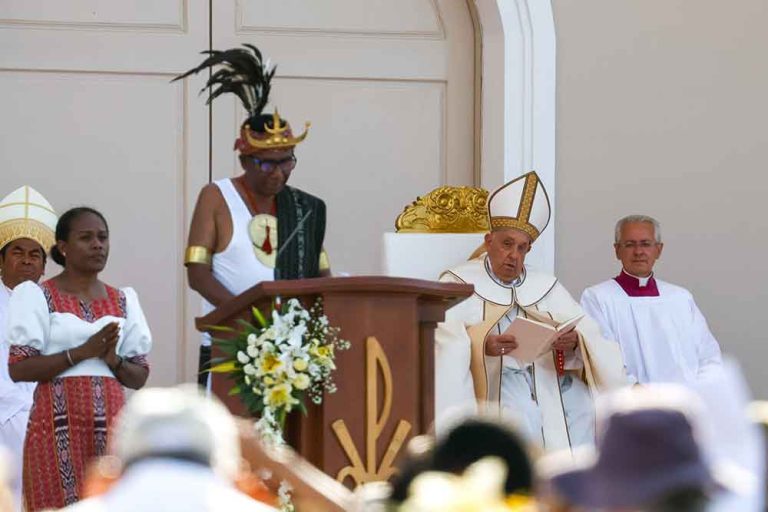 Be reflections of God's love, pope tells people of Timor-Leste - The ...