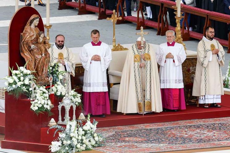 Saints Served Generously, Creatively, Pope says at Canonisation Mass ...